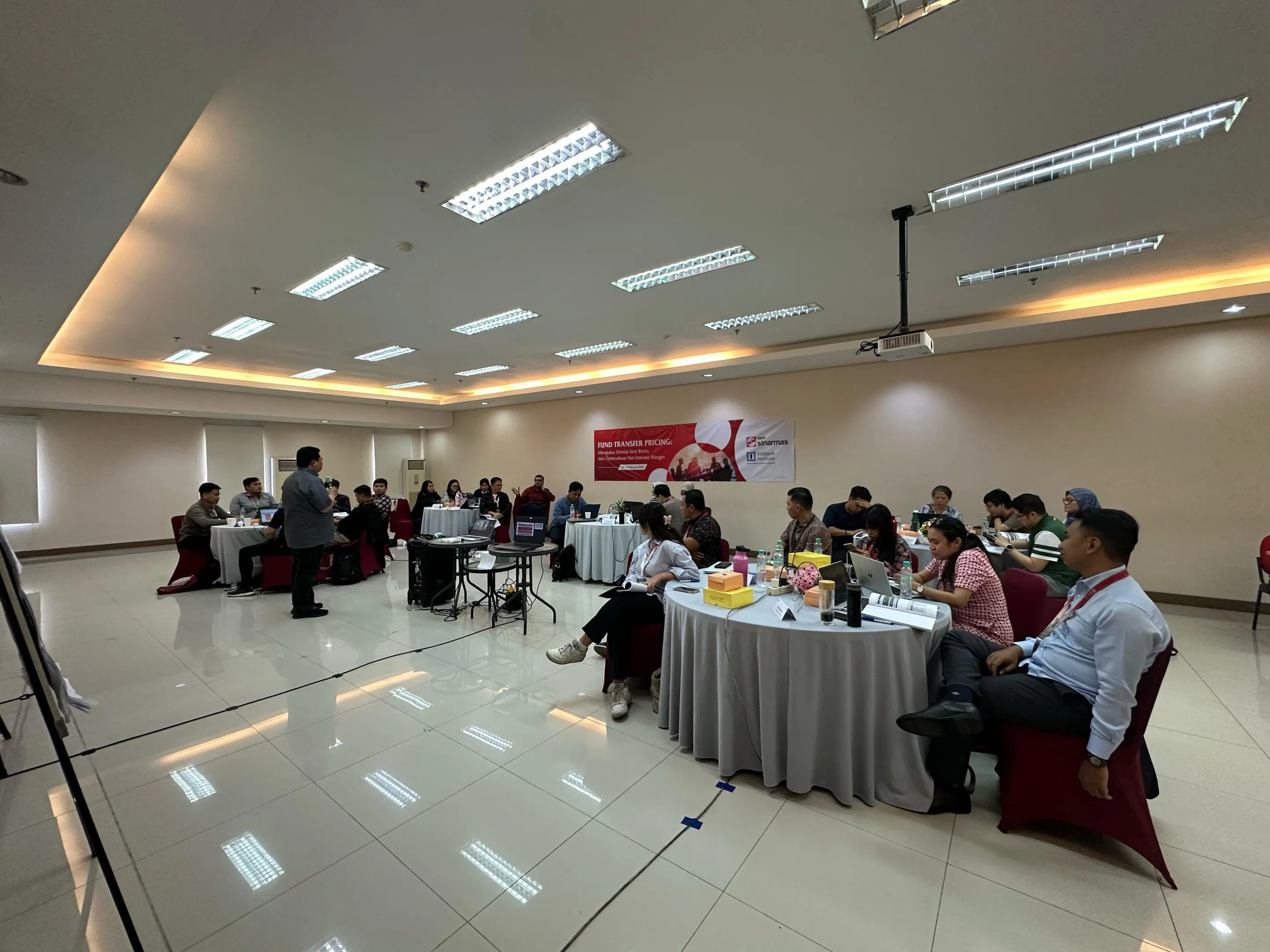 In-House Training Kerjasama Infobank Institute dengan PT Bank Sinarmas ...